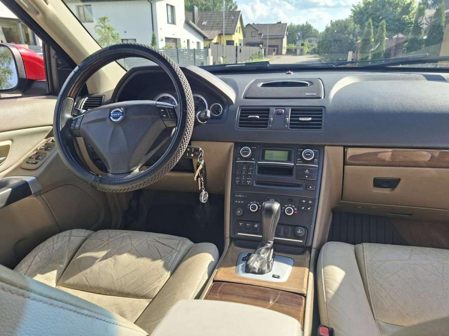 Red Volvo XC90 2011 in Siauliai, with an engine capacity of 3.19 L and mileage of 371 thousand km for 7900 €, photo 21 on AUTOMOTO.COM.LV