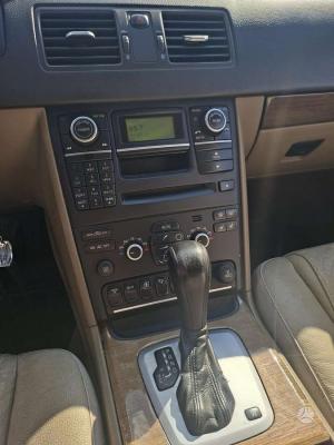 Red Volvo XC90 2011 in Siauliai, with an engine capacity of 3.19 L and mileage of 371 thousand km for 7900 €, photo 23 on AUTOMOTO.COM.LV
