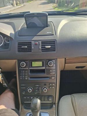 Red Volvo XC90 2011 in Siauliai, with an engine capacity of 3.19 L and mileage of 371 thousand km for 7900 €, photo 24 on AUTOMOTO.COM.LV