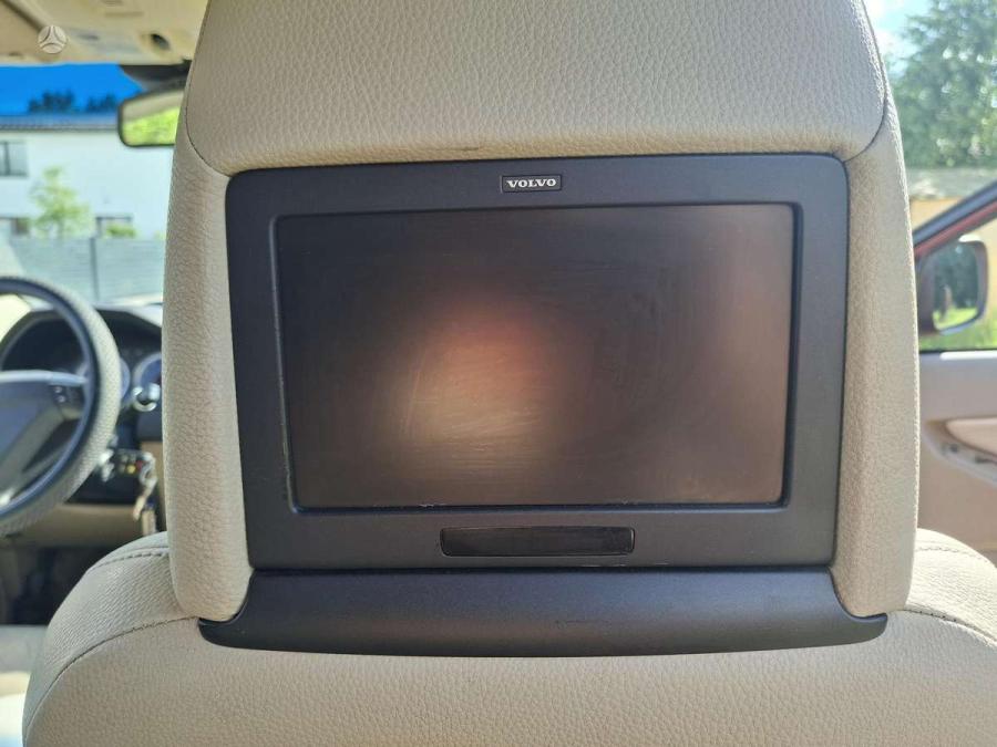 Red Volvo XC90 2011 in Siauliai, with an engine capacity of 3.19 L and mileage of 371 thousand km for 7900 €, photo 25 on AUTOMOTO.COM.LV