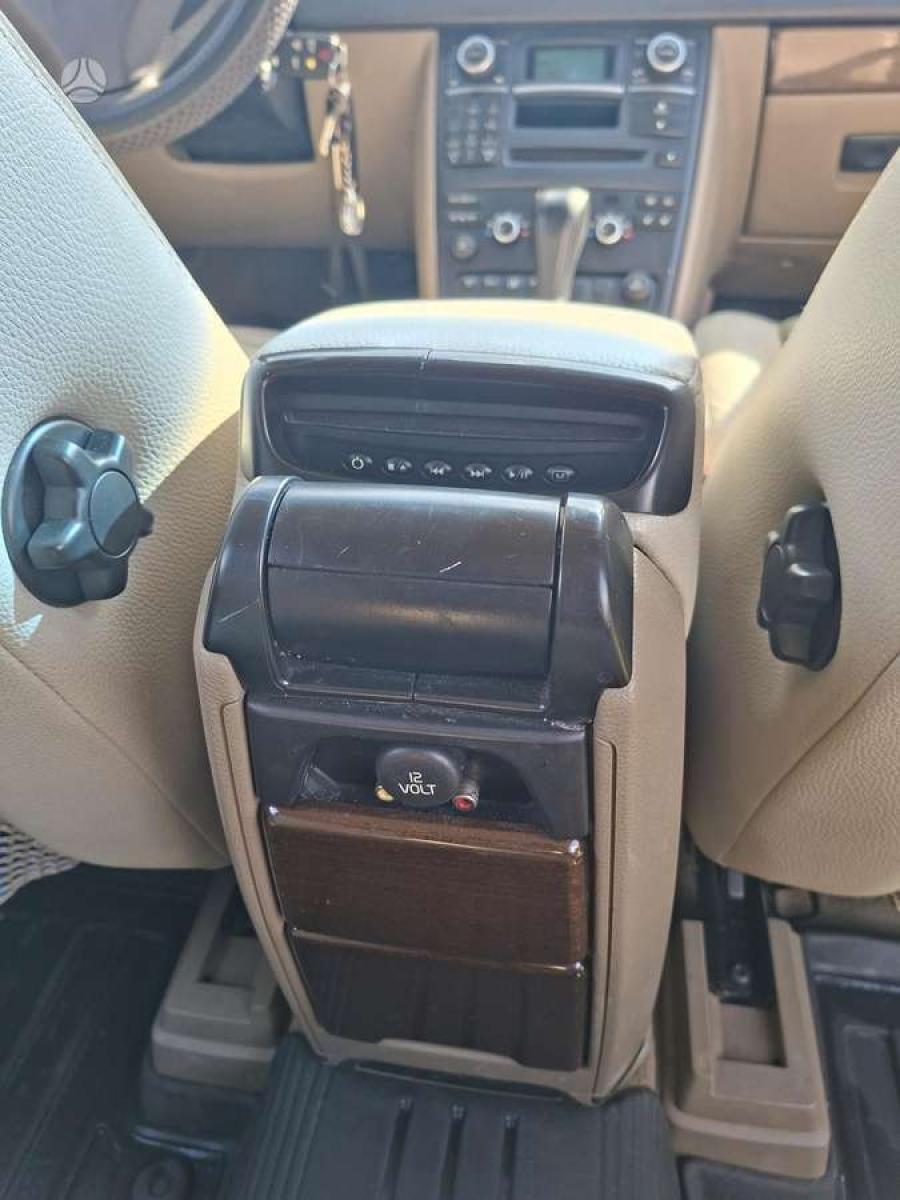 Red Volvo XC90 2011 in Siauliai, with an engine capacity of 3.19 L and mileage of 371 thousand km for 7900 €, photo 26 on AUTOMOTO.COM.LV