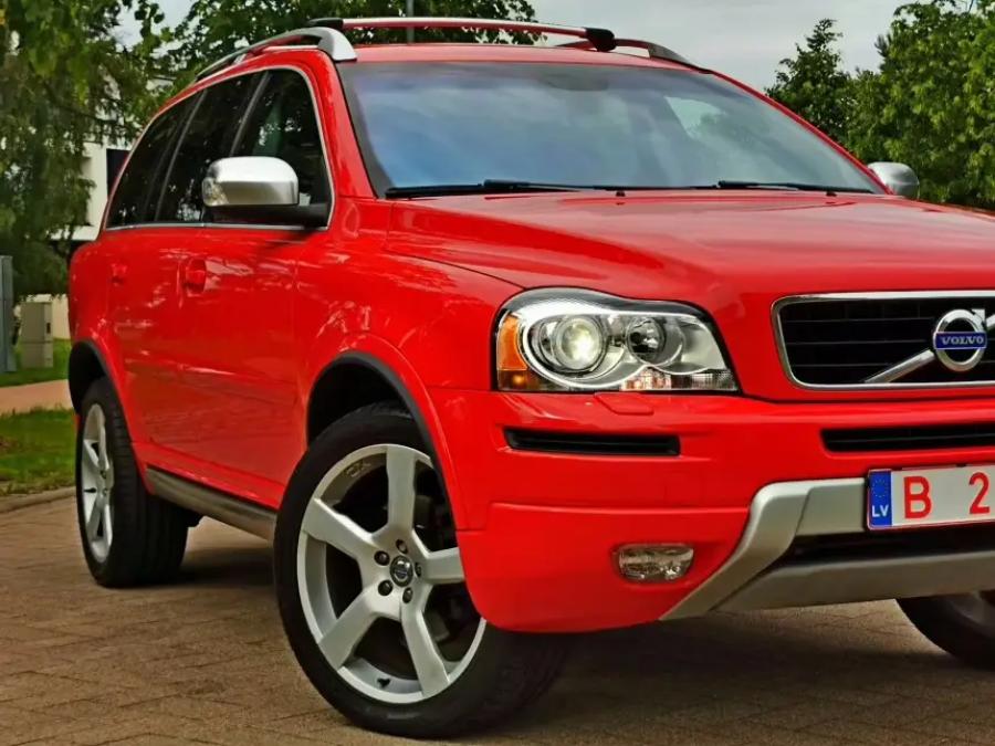 Red Volvo XC90 2012 in Riga, with an engine capacity of 2.40 L and mileage of 165 thousand km for 15500 €, photo 3 on AUTOMOTO.COM.LV