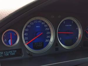 Red Volvo XC90 2012 in Riga, with an engine capacity of 2.40 L and mileage of 165 thousand km for 15500 €, photo 10 on AUTOMOTO.COM.LV
