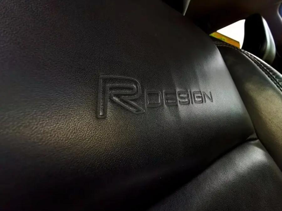 Red Volvo XC90 2012 in Riga, with an engine capacity of 2.40 L and mileage of 165 thousand km for 15500 €, photo 14 on AUTOMOTO.COM.LV