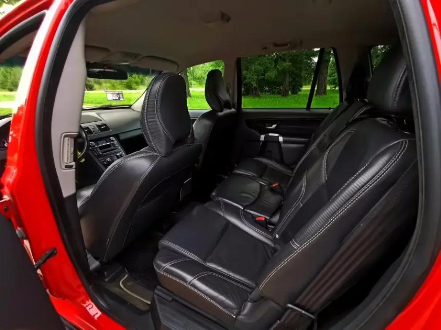 Red Volvo XC90 2012 in Riga, with an engine capacity of 2.40 L and mileage of 165 thousand km for 15500 €, photo 15 on AUTOMOTO.COM.LV
