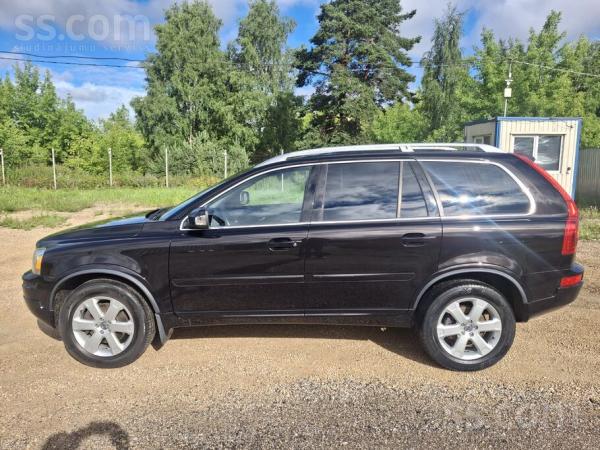 Red Volvo XC90 2012 in Riga, with an engine capacity of 2.40 L and mileage of 294 thousand km for 10350 €, photo 2 on AUTOMOTO.COM.LV