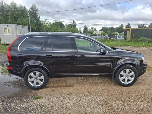 Red Volvo XC90 2012 in Riga, with an engine capacity of 2.40 L and mileage of 294 thousand km for 10350 €, photo 5 on AUTOMOTO.COM.LV