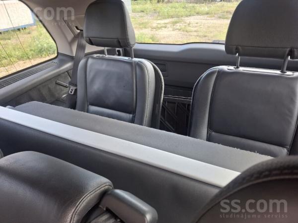 Red Volvo XC90 2012 in Riga, with an engine capacity of 2.40 L and mileage of 294 thousand km for 10350 €, photo 10 on AUTOMOTO.COM.LV