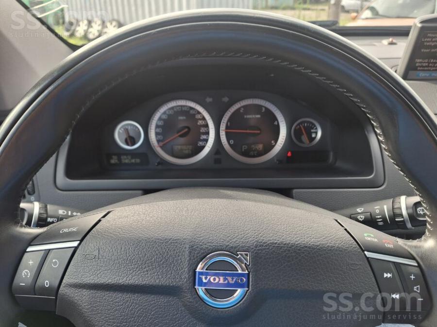 Sarkans Volvo XC90 2012 Rīga, ar dzinēja tilpumu 2.40 L un nobraukumu 294 tūkst. km par 10350 €, foto 18 vietnē AUTOMOTO.COM.LV