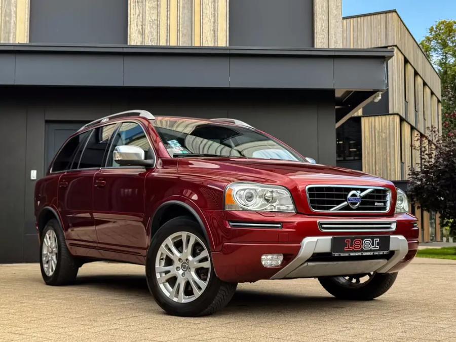Red Volvo XC90 2013 in Riga, with an engine capacity of 2.40 L and mileage of 215 thousand km for 8600 €, photo 4 on AUTOMOTO.COM.LV