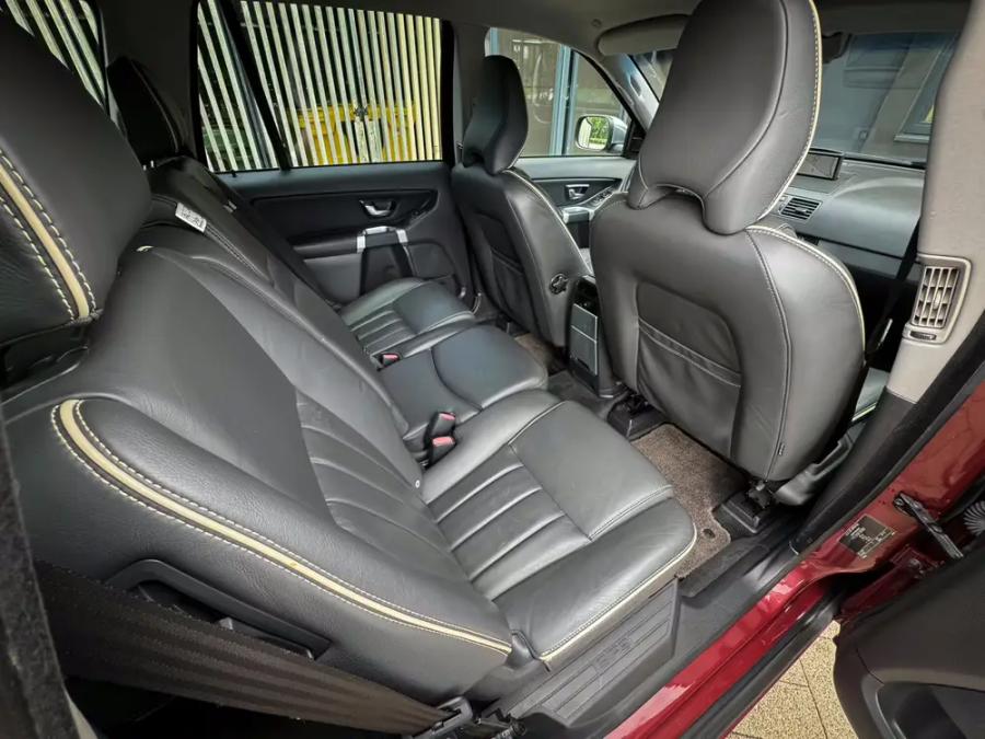 Red Volvo XC90 2013 in Riga, with an engine capacity of 2.40 L and mileage of 215 thousand km for 8600 €, photo 16 on AUTOMOTO.COM.LV