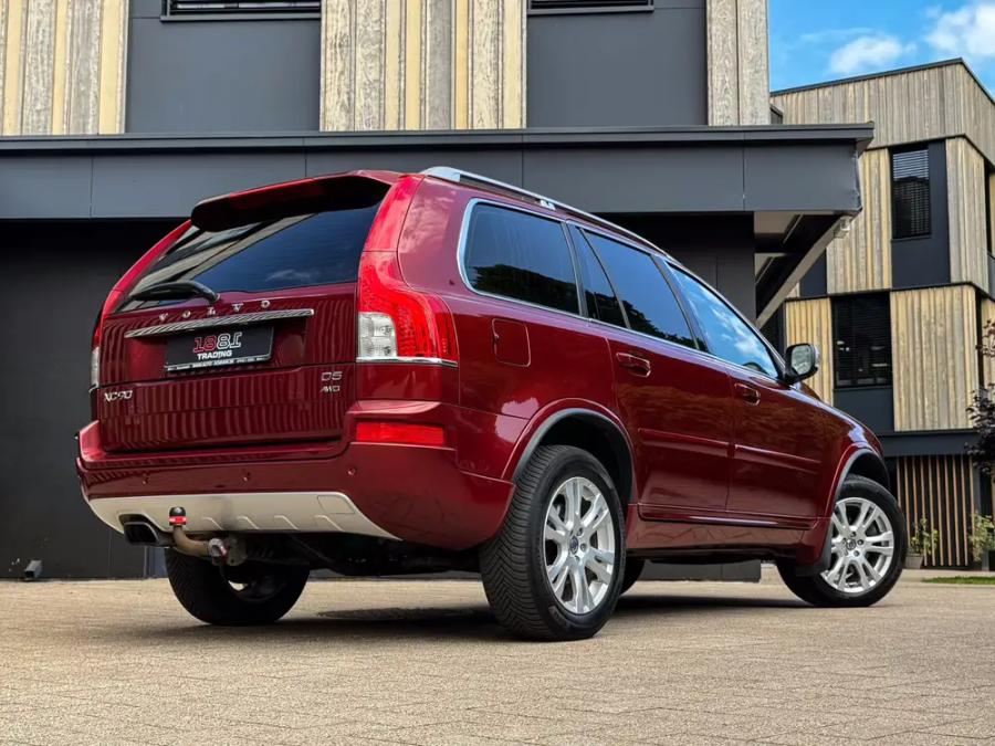 Red Volvo XC90 2013 in Riga, with an engine capacity of 2.40 L and mileage of 215 thousand km for 8600 €, photo 17 on AUTOMOTO.COM.LV