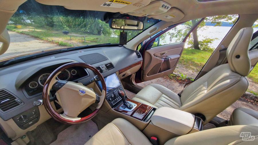 Red Volvo XC90 2013 in Vilnius, with an engine capacity of 3.20 L and mileage of 200 thousand km for 11500 €, photo 3 on AUTOMOTO.COM.LV