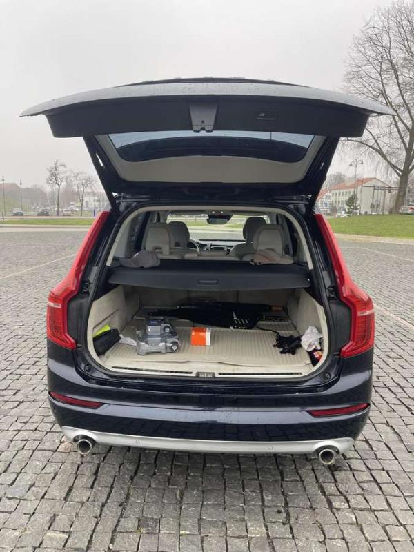 Red Volvo XC90 2015 in Klaipeda, with an engine capacity of 1.97 L and mileage of 275 thousand km for 16500 €, photo 6 on AUTOMOTO.COM.LV