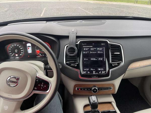 Red Volvo XC90 2015 in Klaipeda, with an engine capacity of 1.97 L and mileage of 275 thousand km for 16500 €, photo 7 on AUTOMOTO.COM.LV