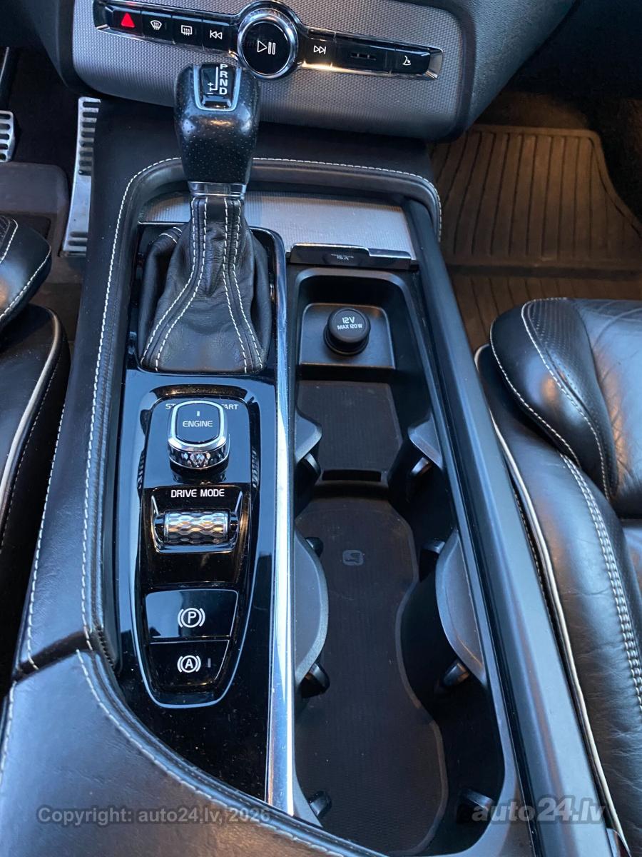 Red Volvo XC90 2015 in Tallinn, with an engine capacity of 2.00 L and mileage of 219 thousand km for 22000 €, photo 13 on AUTOMOTO.COM.LV