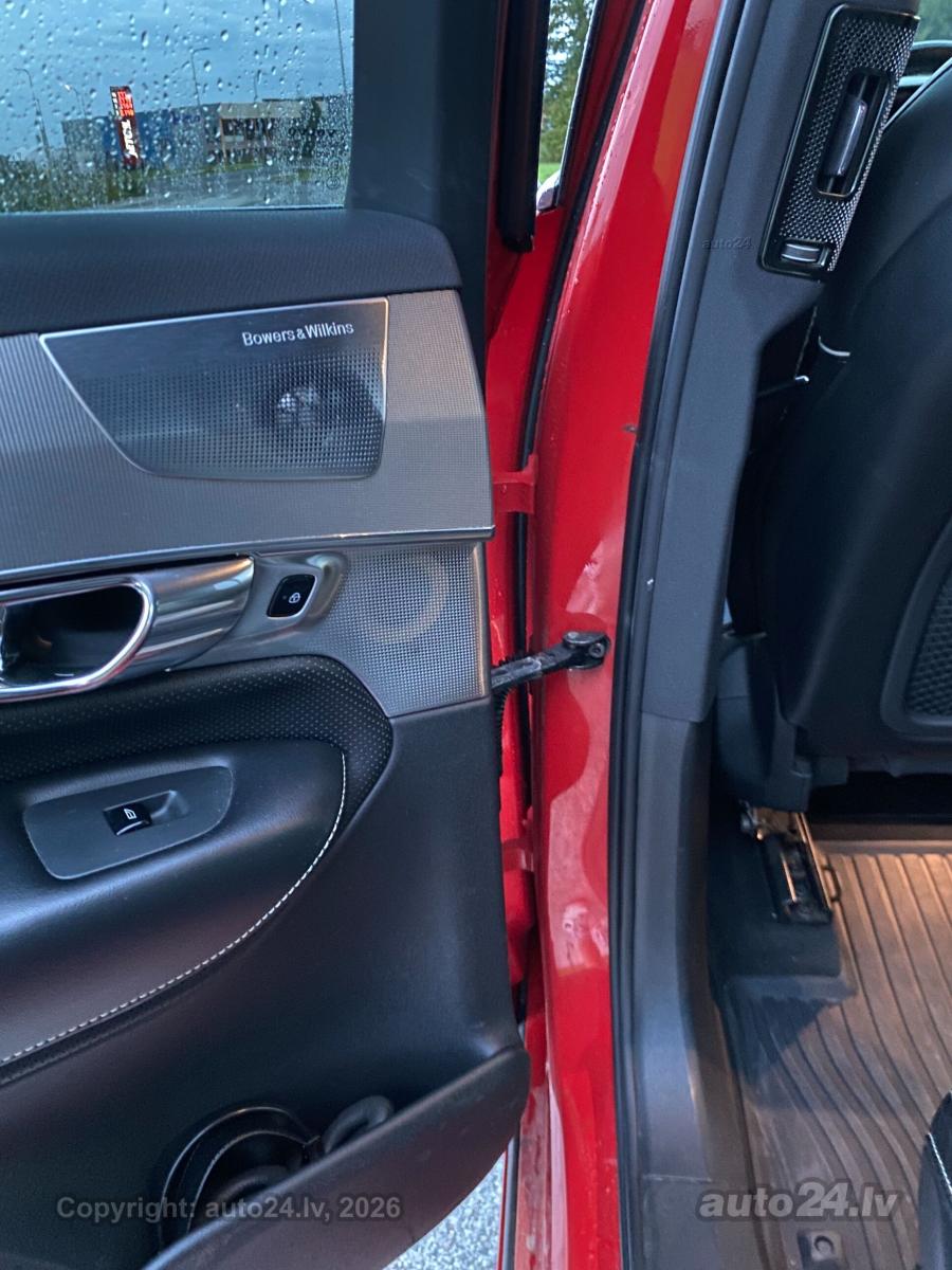 Red Volvo XC90 2015 in Tallinn, with an engine capacity of 2.00 L and mileage of 219 thousand km for 22000 €, photo 15 on AUTOMOTO.COM.LV