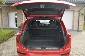 Red Volvo XC90 2017 in Vilnius, with an engine capacity of 1.97 L and mileage of 143 thousand km for 27000 €, photo 8 on AUTOMOTO.COM.LV