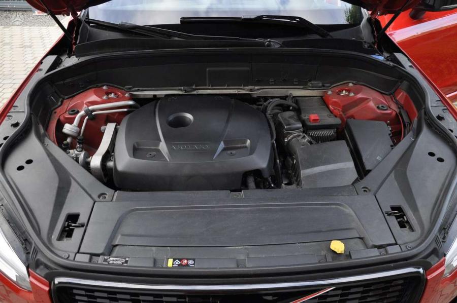 Red Volvo XC90 2017 in Vilnius, with an engine capacity of 1.97 L and mileage of 143 thousand km for 27000 €, photo 9 on AUTOMOTO.COM.LV