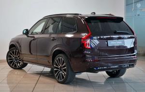 Red Volvo XC90 2026 in Vilnius, with an engine capacity of 1.97 L and mileage of 10 thousand km for 82000 €, photo 4 on AUTOMOTO.COM.LV
