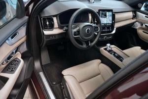 Red Volvo XC90 2026 in Vilnius, with an engine capacity of 1.97 L and mileage of 10 thousand km for 82000 €, photo 9 on AUTOMOTO.COM.LV