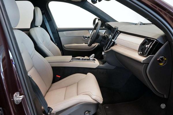Red Volvo XC90 2026 in Vilnius, with an engine capacity of 1.97 L and mileage of 10 thousand km for 82000 €, photo 10 on AUTOMOTO.COM.LV