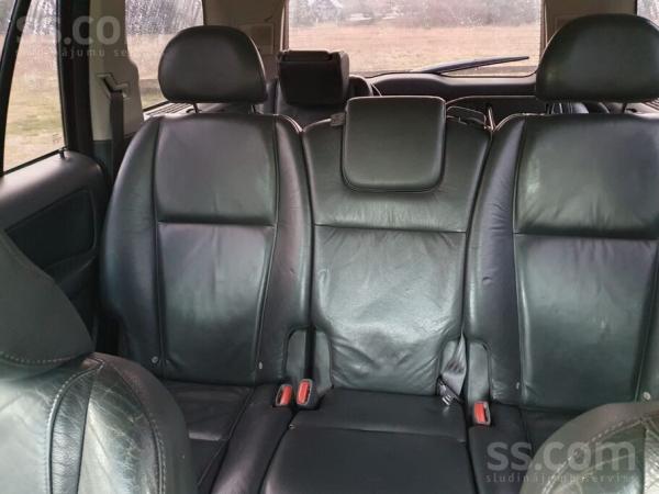 Red Volvo XC90 2005 in Liepaja, with an engine capacity of 2.40 L and mileage of 410 thousand km for 3900 €, photo 7 on AUTOMOTO.COM.LV