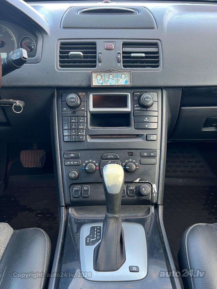 Volvo XC90 2004 in Narva, with an engine capacity of 2.40 L and mileage of 419 thousand km for 2999 €, photo 19 on AUTOMOTO.COM.LV