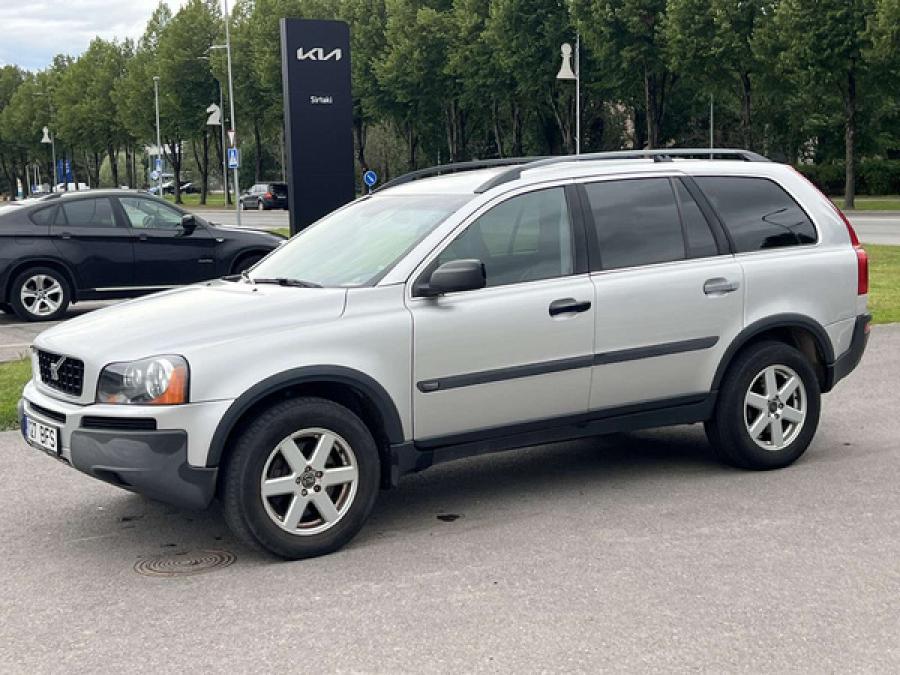 Volvo XC90 2005 Narva, ar dzinēja tilpumu 2.40 L un nobraukumu 585 tūkst. km par 2499 €, foto 1 vietnē AUTOMOTO.COM.LV