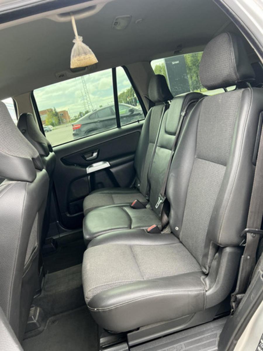 Volvo XC90 2005 Narva, ar dzinēja tilpumu 2.40 L un nobraukumu 585 tūkst. km par 2499 €, foto 12 vietnē AUTOMOTO.COM.LV