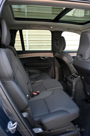 Volvo XC90 2025 Tallina, ar dzinēja tilpumu 2.00 L un nobraukumu 21 tūkst. km par 72800 €, foto 12 vietnē AUTOMOTO.COM.LV