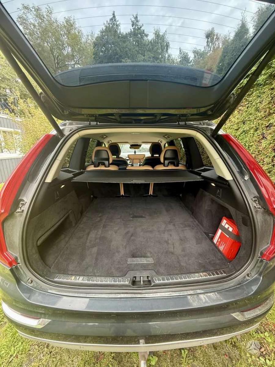 Violet Volvo XC90 2015 in Klaipeda, with an engine capacity of 1.97 L and mileage of 278 thousand km for 19650 €, photo 8 on AUTOMOTO.COM.LV