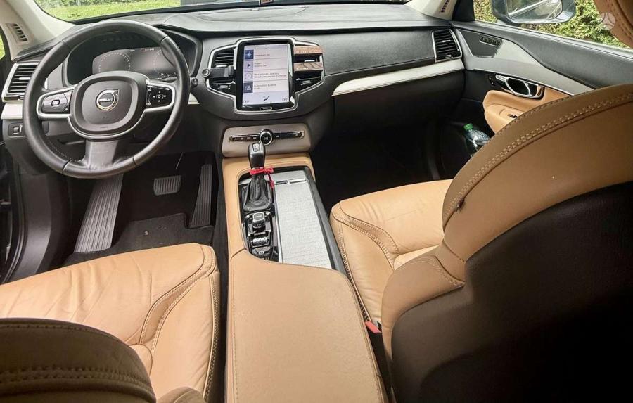 Violet Volvo XC90 2015 in Klaipeda, with an engine capacity of 1.97 L and mileage of 278 thousand km for 19650 €, photo 10 on AUTOMOTO.COM.LV