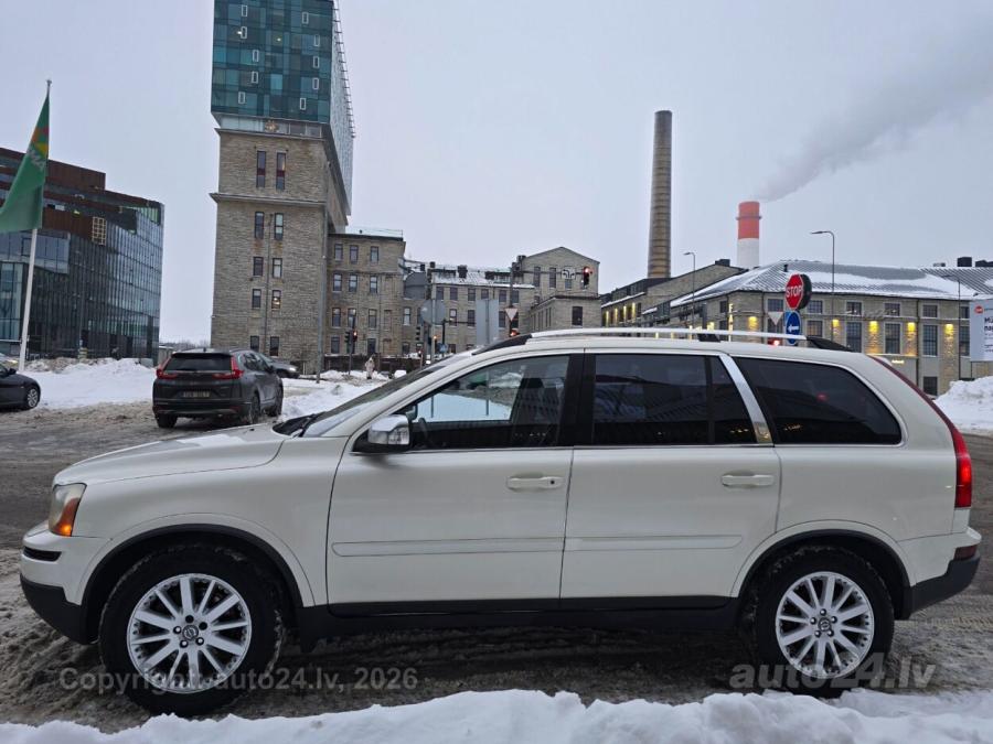 White Volvo XC90 2006 in Tallinn, with an engine capacity of 2.40 L and mileage of 284 thousand km for 6450 €, photo 5 on AUTOMOTO.COM.LV