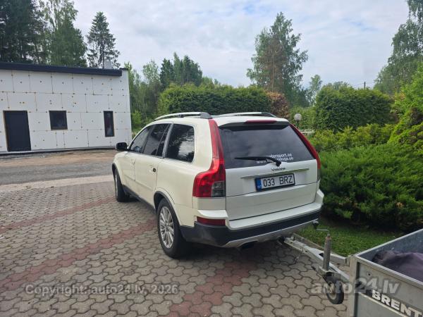 Balts Volvo XC90 2006 Tallina, ar dzinēja tilpumu 2.40 L un nobraukumu 290 tūkst. km par 6500 €, foto 2 vietnē AUTOMOTO.COM.LV