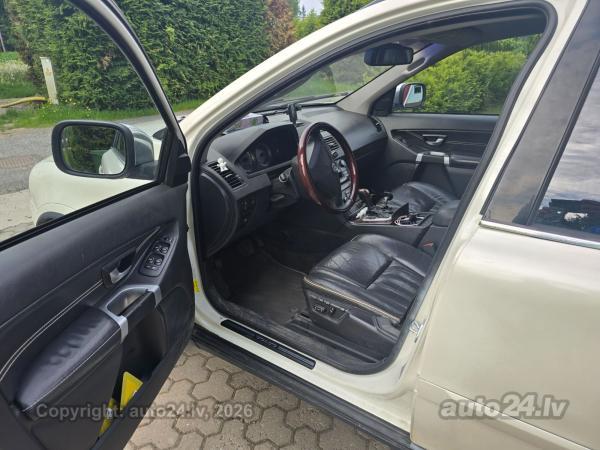 Balts Volvo XC90 2006 Tallina, ar dzinēja tilpumu 2.40 L un nobraukumu 290 tūkst. km par 6500 €, foto 7 vietnē AUTOMOTO.COM.LV
