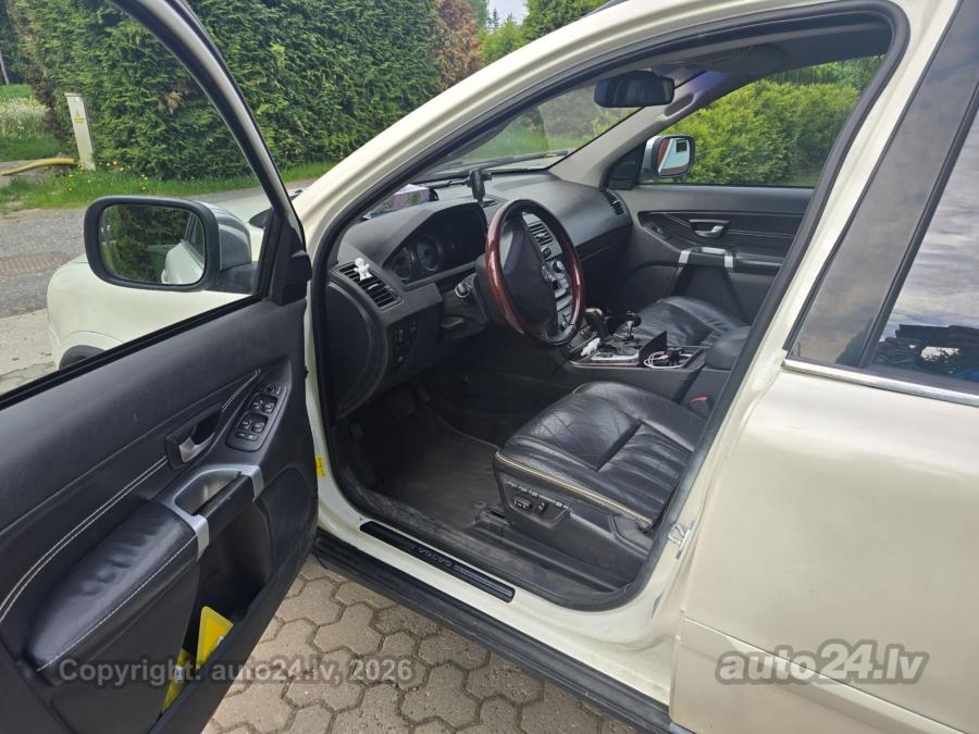 Balts Volvo XC90 2006 Tallina, ar dzinēja tilpumu 2.40 L un nobraukumu 290 tūkst. km par 6500 €, foto 8 vietnē AUTOMOTO.COM.LV