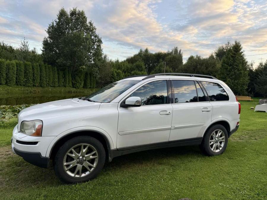 White Volvo XC90 2006 in Alytus, with an engine capacity of 2.40 L and mileage of 378 thousand km for 4500 €, photo 1 on AUTOMOTO.COM.LV