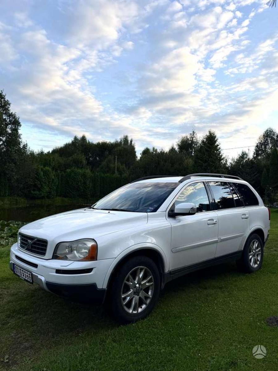 White Volvo XC90 2006 in Alytus, with an engine capacity of 2.40 L and mileage of 378 thousand km for 4500 €, photo 3 on AUTOMOTO.COM.LV
