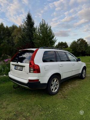 White Volvo XC90 2006 in Alytus, with an engine capacity of 2.40 L and mileage of 378 thousand km for 4500 €, photo 4 on AUTOMOTO.COM.LV