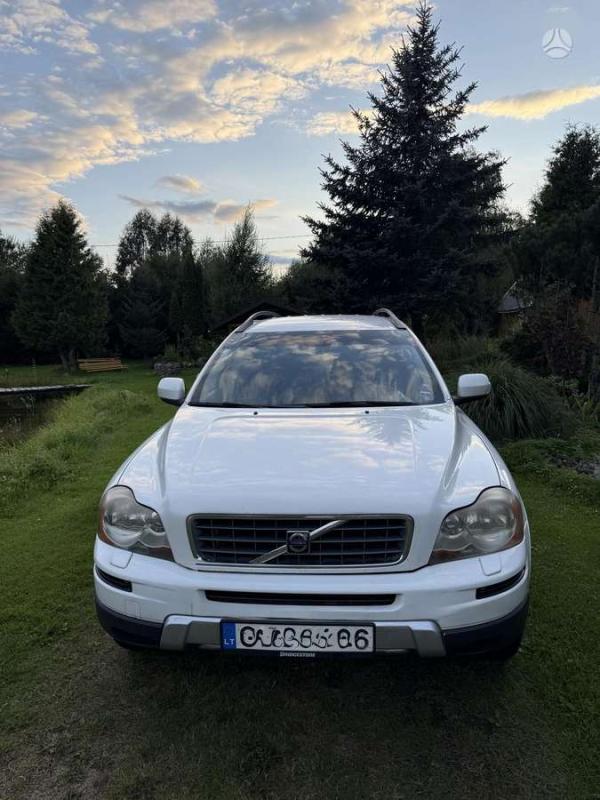 White Volvo XC90 2006 in Alytus, with an engine capacity of 2.40 L and mileage of 378 thousand km for 4500 €, photo 5 on AUTOMOTO.COM.LV