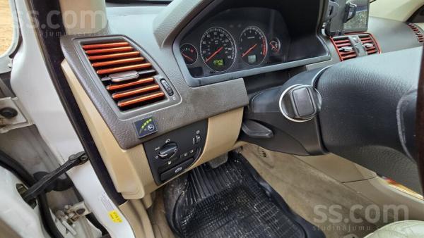 White Volvo XC90 2007 in Riga, with an engine capacity of 3.20 L and mileage of 225 thousand km for 5200 €, photo 9 on AUTOMOTO.COM.LV