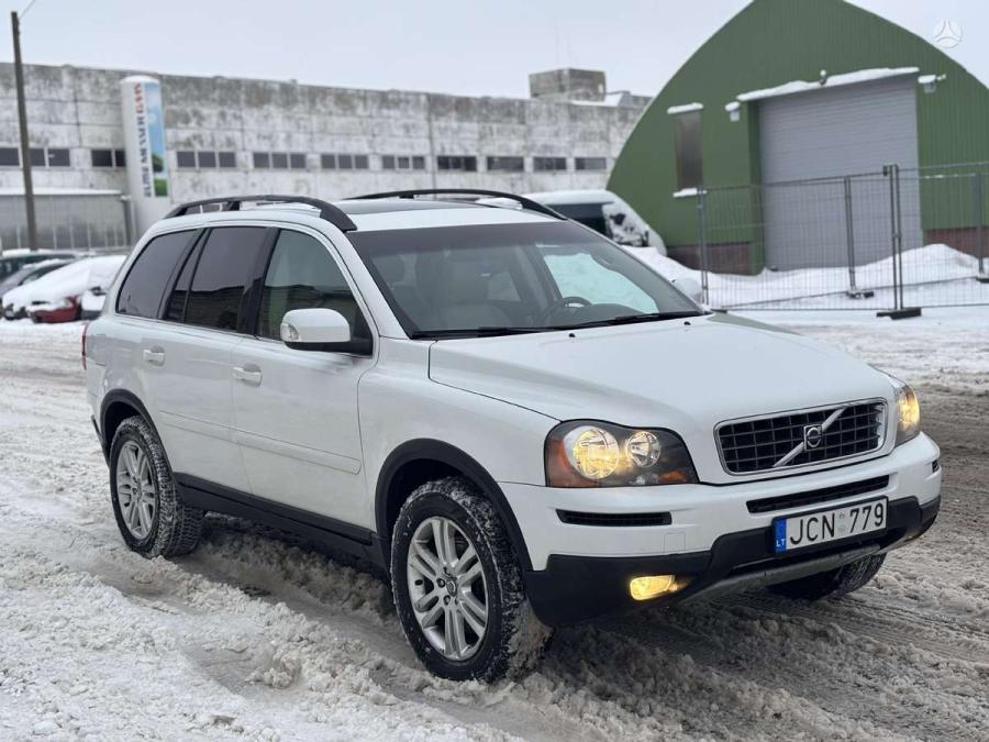 White Volvo XC90 2007 in Utena, with an engine capacity of 3.19 L and mileage of 175 thousand km for 2350 €, photo 3 on AUTOMOTO.COM.LV
