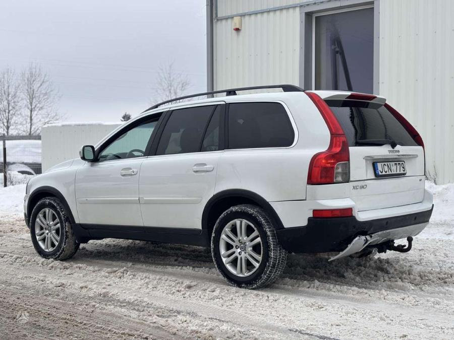 White Volvo XC90 2007 in Utena, with an engine capacity of 3.19 L and mileage of 175 thousand km for 2350 €, photo 4 on AUTOMOTO.COM.LV