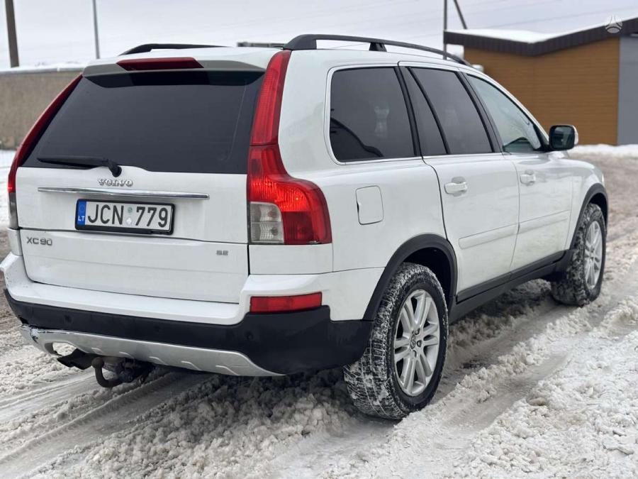 White Volvo XC90 2007 in Utena, with an engine capacity of 3.19 L and mileage of 175 thousand km for 2350 €, photo 6 on AUTOMOTO.COM.LV