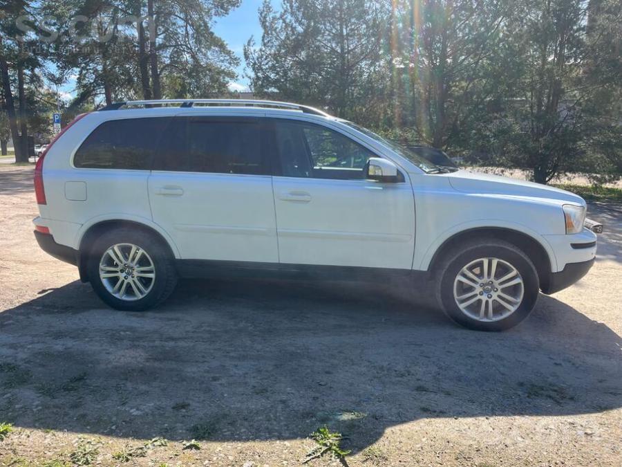 Balts Volvo XC90 2007 Ogre, ar dzinēja tilpumu 2.40 L un nobraukumu 329 tūkst. km par 5300 €, foto 4 vietnē AUTOMOTO.COM.LV