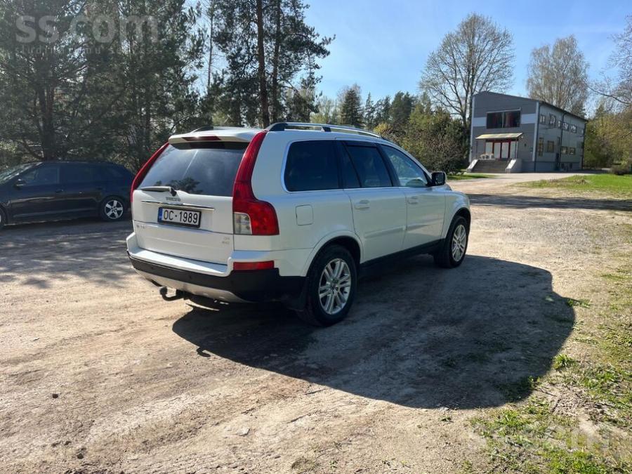 Balts Volvo XC90 2007 Ogre, ar dzinēja tilpumu 2.40 L un nobraukumu 329 tūkst. km par 5300 €, foto 6 vietnē AUTOMOTO.COM.LV