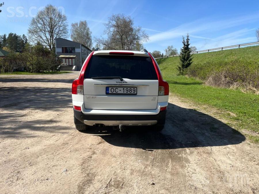 Balts Volvo XC90 2007 Ogre, ar dzinēja tilpumu 2.40 L un nobraukumu 329 tūkst. km par 5300 €, foto 7 vietnē AUTOMOTO.COM.LV