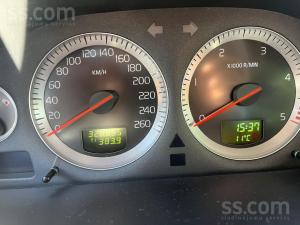 Balts Volvo XC90 2007 Ogre, ar dzinēja tilpumu 2.40 L un nobraukumu 329 tūkst. km par 5300 €, foto 9 vietnē AUTOMOTO.COM.LV