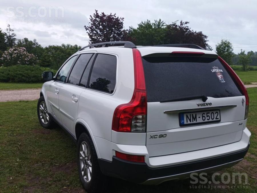 Balts Volvo XC90 2007 Rīga, ar dzinēja tilpumu 2.40 L un nobraukumu 297 tūkst. km par 4599 €, foto 4 vietnē AUTOMOTO.COM.LV